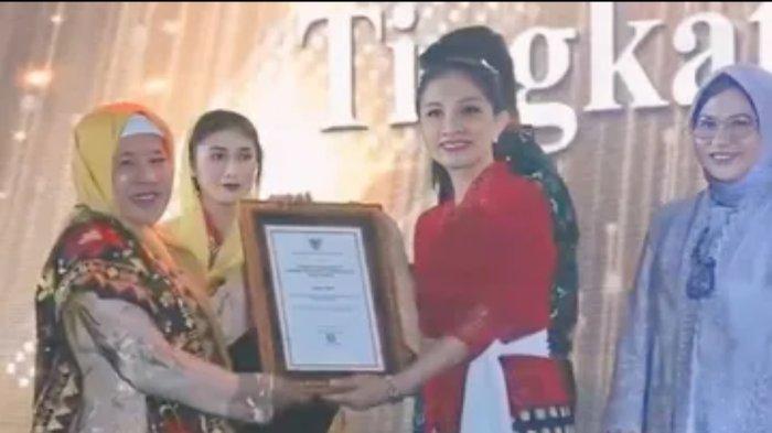 Hasna Wati, Kader Posyandu Pesisir Barat Raih Penghargaan Tingkat Nasional - Tribunlampung.co.id