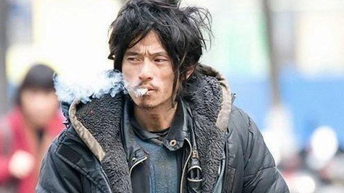 Pengemis Gelandangan Ini Gaya Pakaiannya Ditiru Desainer Ternama, Kini ...