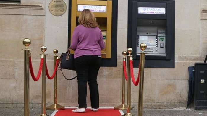 Langka, Inilah Mesin ATM Emas Pertama di Dunia yang Berusia 50 Tahun ...