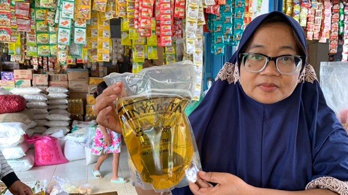Sudah Langka, Minyak Goreng MinyaKita di Pesawaran Dijual Mahal - Tribunlampung.co.id