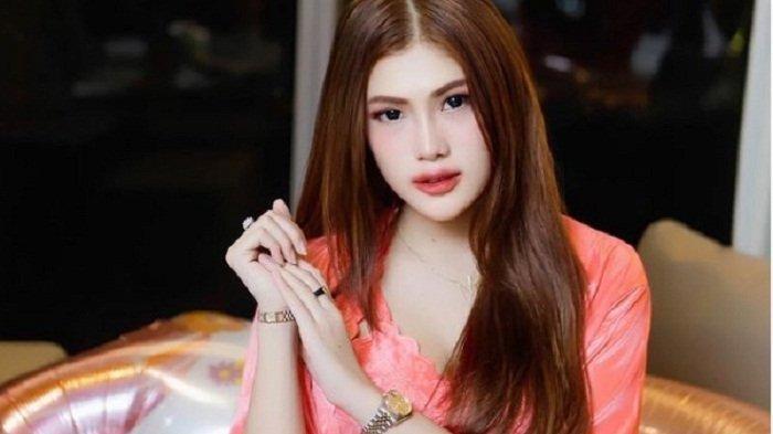 Foto-foto Melda Rosita, Model dan Selebgram yang Viral karena Insiden ...