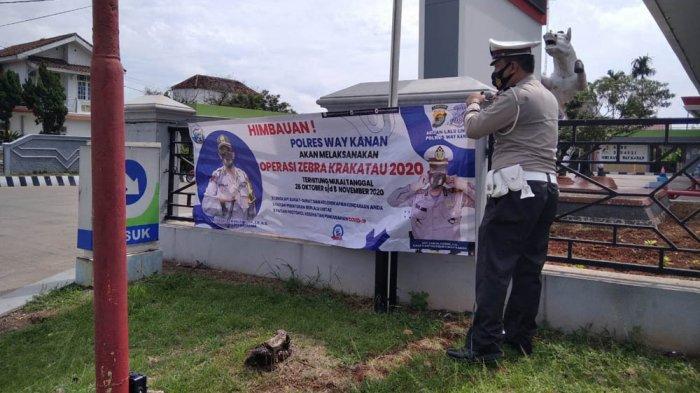 Operasi Zebra Krakatau 2020, Saltantas Polres Way Kanan Pasang Banner Imbauan di Sepanjang ...