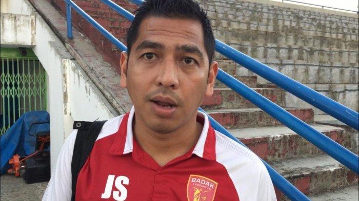Rapor Merah Jan Saragih Selama Tangani Perseru Badak Lampung FC ...
