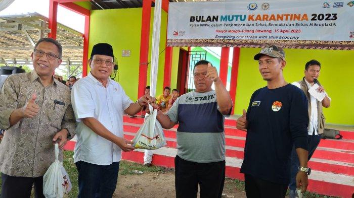 Gandeng Senator Hanan A Rozak, BKIPM Bagikan 1300 Paket Ikan Sehat ...
