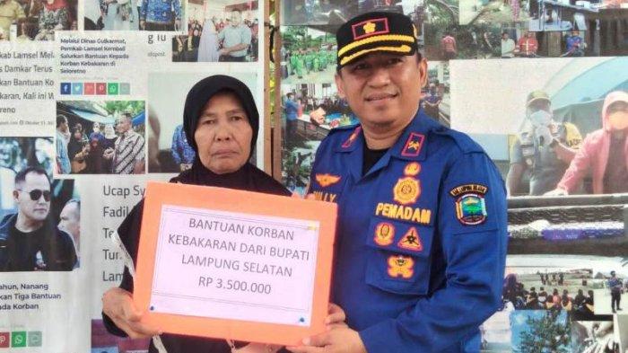 Pemkab Lampung Selatan Beri Bantun Korban Kebakaran Sebesar Rp 3,5 Juta - Tribunlampung.co.id