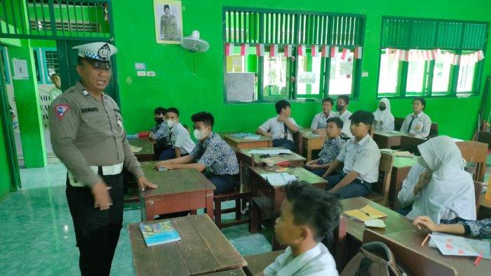 Satlantas Polres Metro Polda Lampung Berikan Edukasi Lalu Lintas kepada Pelajar - Tribunlampung ...