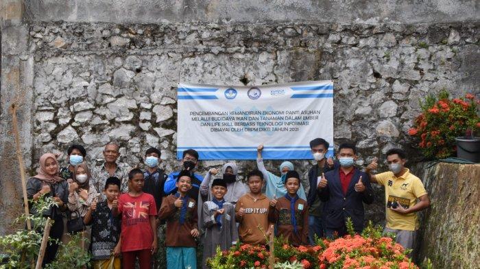 Dosen dan Mahasiswa IIB Darmajaya Panen Ikan Lele Budikdamber bersama ...