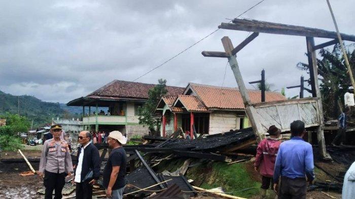 Rumah Panggung di Tanggamus Lampung Hangus Terbakar, Diduga Akibat Korsleting Listrik ...