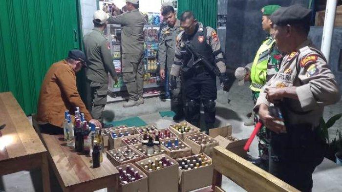 Basmi Penyakit Masyarakat, Satpol PP Pesisir Barat Amankan Ratusan Botol Miras - Tribunlampung.co.id