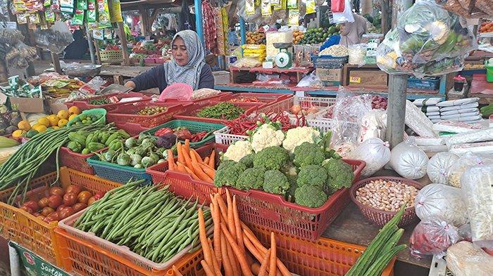 Jelang Ramadan, Harga Tomat dan Daging Sapi Naik di Pasar Way Halim ...