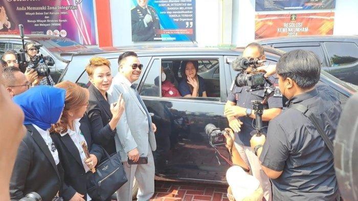 Resmi Bebas, Jessica Kumala Wongso Tebar Senyum - Tribunlampung.co.id