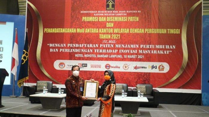 Tanggamus Terima Hak Paten Seni Belah Ketupat, Festival Teluk Semaka ...