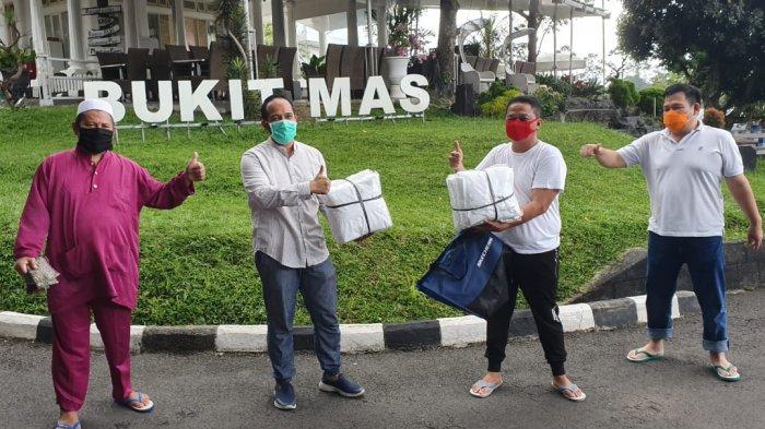Relawan Thomas Riska Sumbang 10 Set APD Lengkap untuk Tenaga Medis di ...