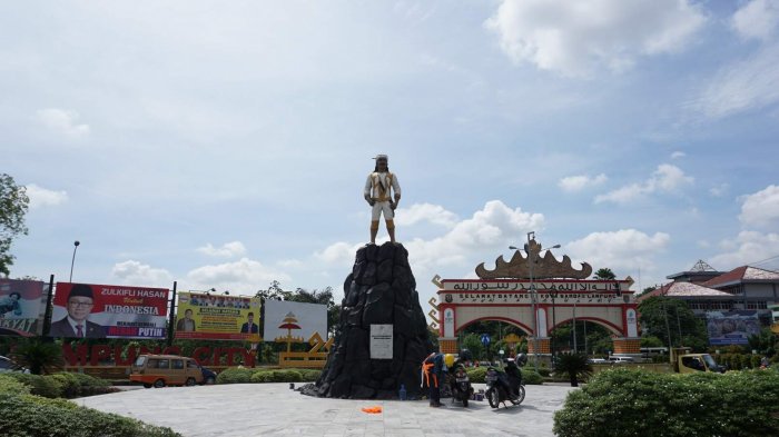 FOTO: Kawasan Tugu Raden Inten Dipercantik - Tribunlampung.co.id