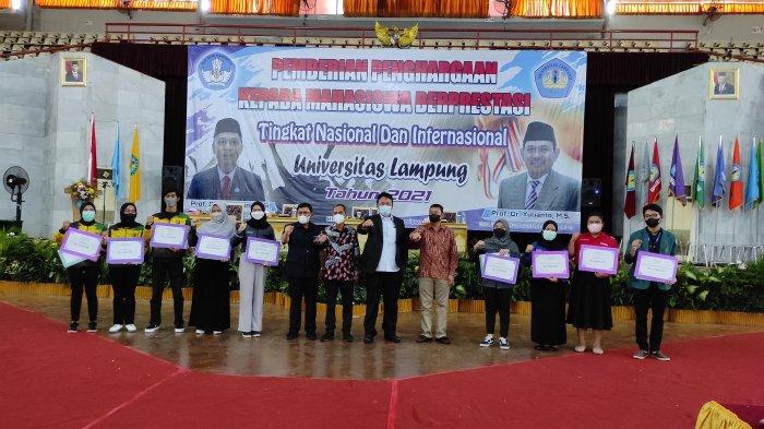Unila Berikan Insentif kepada 228 Mahasiswa Berprestasi - Tribunlampung.co.id