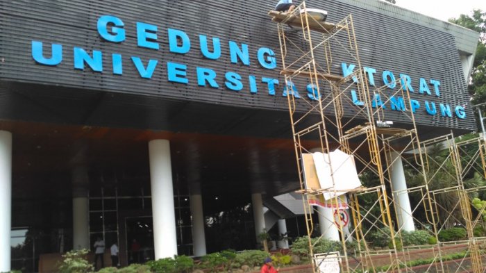 (FOTO) Plang Nama Gedung Rektorat Unila Diubah Jadi Warna Biru ...