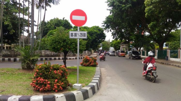 Dishub Tanggamus Pasang Rambu Lalu Lintas di Beberapa Ruas Jalan pada ...