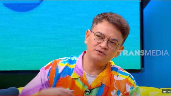 Hedi Yunus Mengaku Bahagia Meski Masih Lajang di Usia 54 Tahun - Tribunlampung.co.id