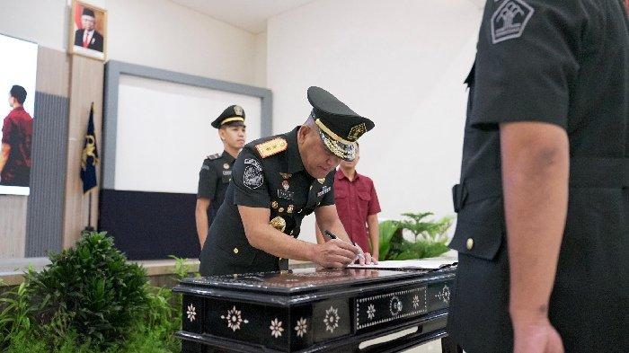 Lantik 16 Pejabat Baru, Ini Pesan Kakanwi Kemenkumham NTB - Tribunlombok.com