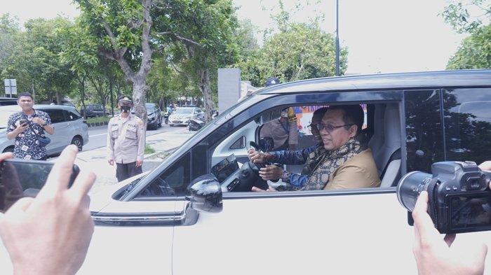 Ceo Tribun Network dan Gubernur NTB Zulkieflimansyah Mengendarai Mobil ...