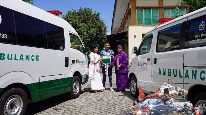 RSUD NTB Terima Dua Unit Mobil Ambulance dari Bank NTB Syariah - Tribunlombok.com