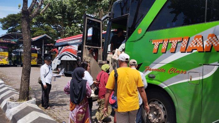 Jumlah Pemudik di Terminal Mandalika Mataram Meningkat, Tembus 2.000 ...