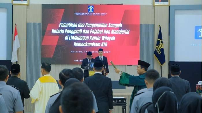 Kakanwil Kemenkumham NTB Lantik dan Ambil Sumpah Notaris Pengganti dan Pejabat Fungsional ...