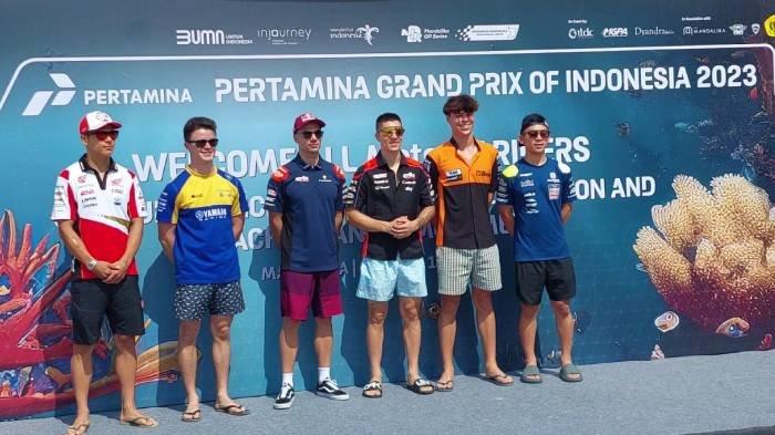 BREAKING NEWS Pembalap MotoGP Tanam Terumbu Karang di Pantai Kuta Mandalika - Tribunlombok.com