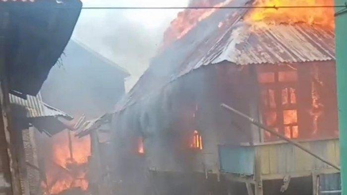 Kebakaran di Sape Kabupaten Bima, Belasan Rumah Hangus hingga Total Kerugian Capai Rp400 Juta ...