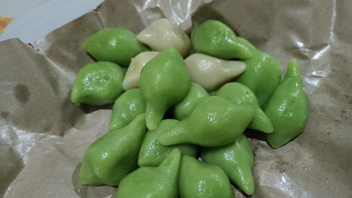 Kelepon Khas Lombok Menawarkan Bentuk dan Rasa Berbeda - Tribunlombok.com