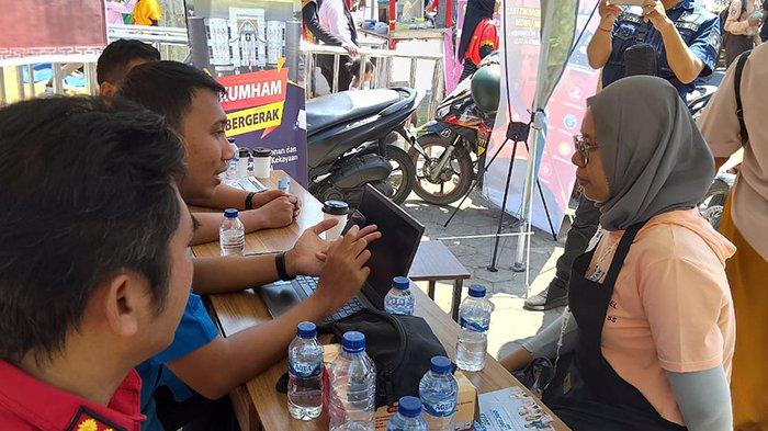 Antusias! Masyarakat Kota Bima Penuhi Meja Pendaftaran Merek ...