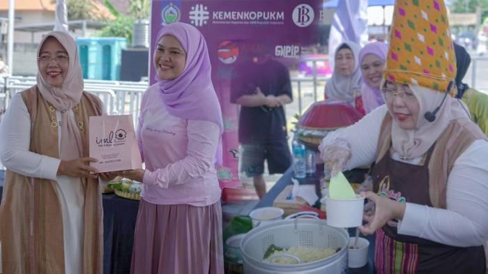 Ketua PKK NTB Berbagi Tips Memasak Nasi Rasul di Event Lombok Food ...