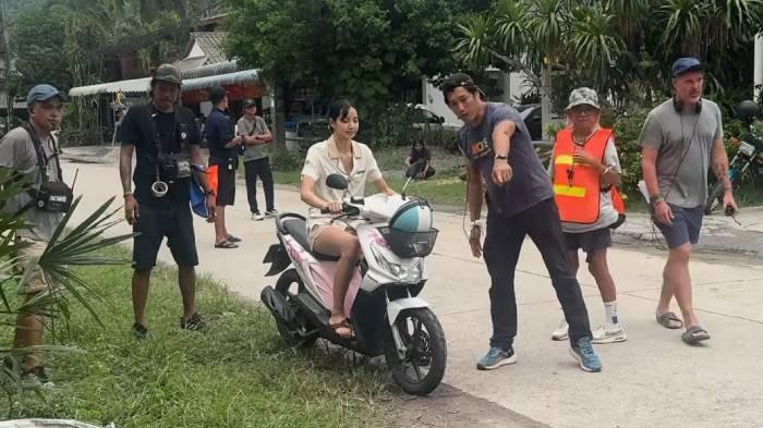 Berita Lisa Blackpink Naik Motor Beat Terbaru Hari Ini - Tribunlombok.com