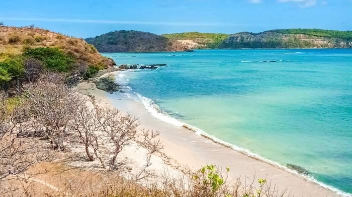 Serunya Liburan di Pantai Dondon, Lokasi, Harga Sewa Banana Boat ...