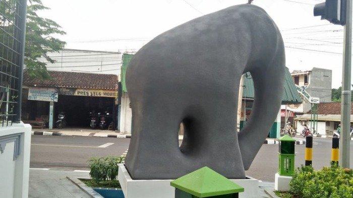Patung Gajah 1 M di Gresik Jadi Sorotan, Tak Punya Mata dan Telinga ...