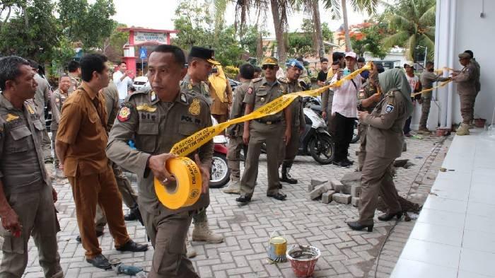 Tak Punya Izin Operasi, Gerai Alfamart di Gerantung Lombok Tengah Disegel Satpol PP ...