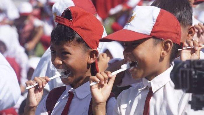 Peringati Hari Kesehatan Gigi Nasional 2022, 2002 Anak di Lombok Barat Lakukan Sikat Gigi ...