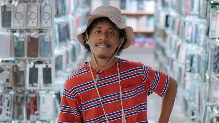 Raim Laode Penyanyi Lagu Komang, Ini Cerita Perjalanan Karirnya hingga ...