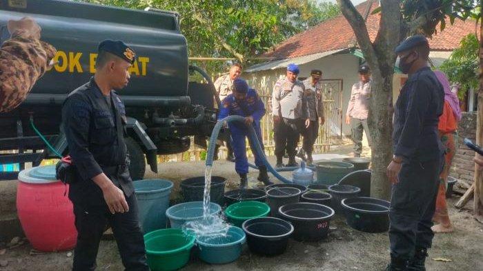 Sejumlah Desa di Lombok Barat Alami Kekeringan, Polres Lombok Barat Salurkan Bantuan Air Bersih ...