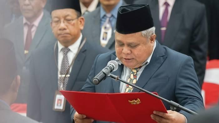 Mulyadi Dilantik Menjadi Pj Sekda KSB, Bupati Beri Tiga Tugas Khusus - Tribunlombok.com