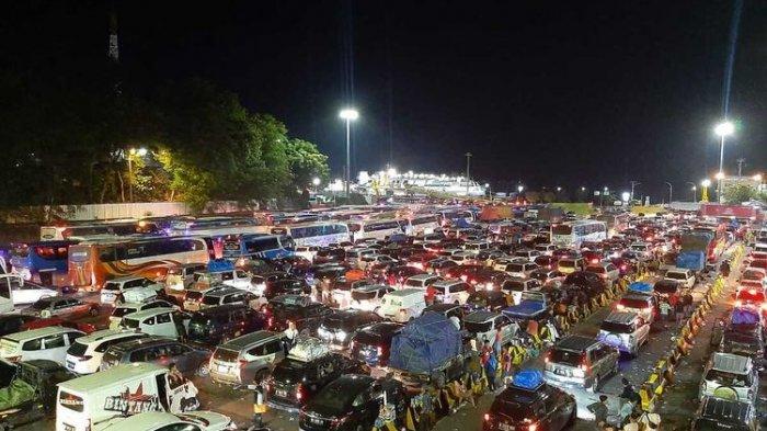 Jalan Menuju Pelabuhan Merak Macet Parah 20 KM, Pemudik Terjebak Hingga 12 Jam, Menhub Minta ...
