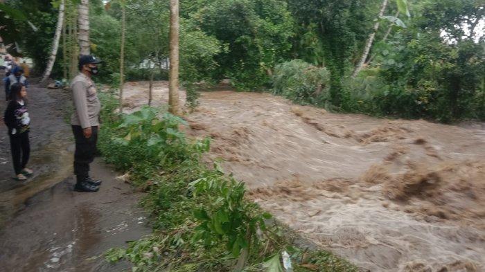 Air Sungai Desa Loyok Lombok Timur Meluap, Sapu Lapak PKL hingga Pos ...