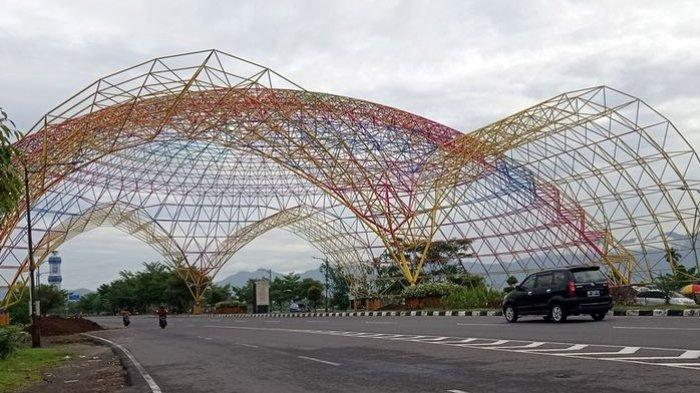 Uniknya Gerbang Tembolak, Ikon Wisata Kota Mataram yang Instagramable ...