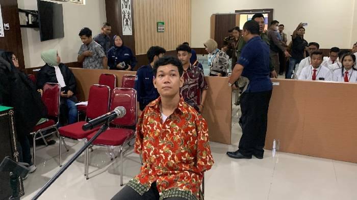 4 Fakta Menarik Sidang Perdana Agus Difabel : Diteriaki Anak Kecil, Ibunya Pingsan di Pengadilan ...