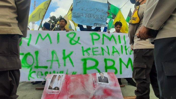 Aliansi HMI & PMII Serbu Gedung DPRD Lombok Timur, Lanjutkan Protes ...