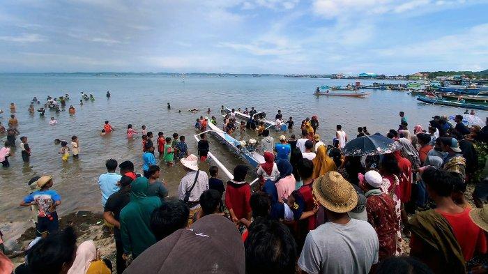 32 nelayan Se-Pulau Lombok Ikuti Balap Sampan di Pantai Awang Lombok ...