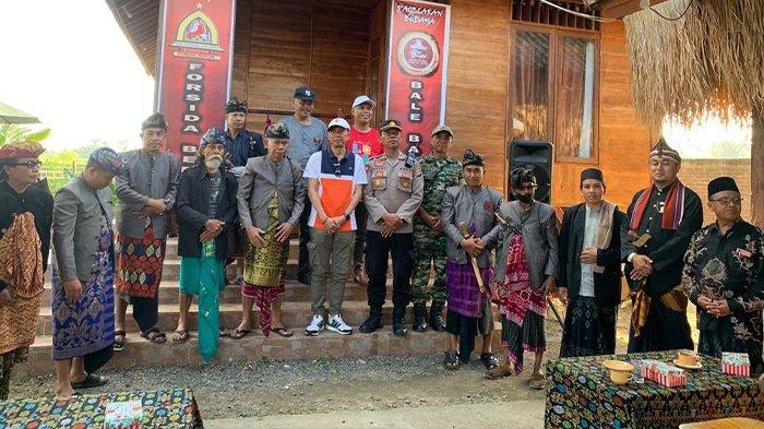 Forsida Desa Bebuak Lombok Tengah Pamer Keris dan Wayang Warisan ...