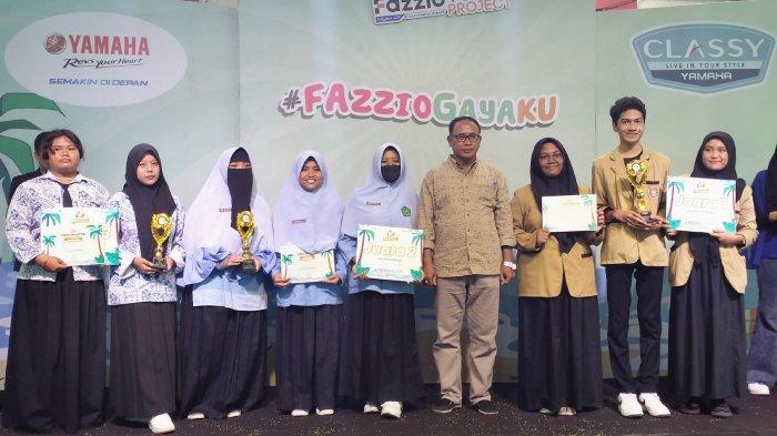 SMAN 2 Sumbawa Juara Lomba Cerdas Cermat Yamaha Fazzio Youth Project - Tribunlombok.com