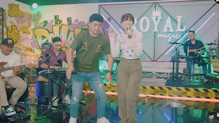 Lirik Lagu Dadi Siji - Happy Asmara Ft. Delva, Pandongaku Tekan Tuo ...