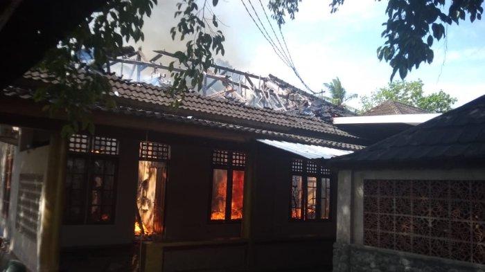 BREAKING NEWS Rumah Wakil Bupati Lombok Barat Sumiatun Terbakar - Tribunlombok.com